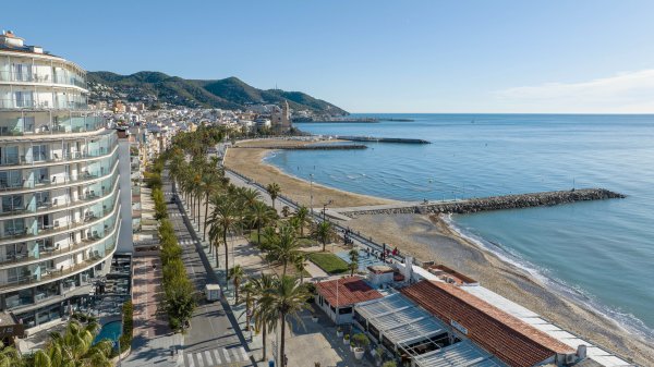 Calipolis: el hotel que trabaja para un mundo mejor | Compromís per la ...